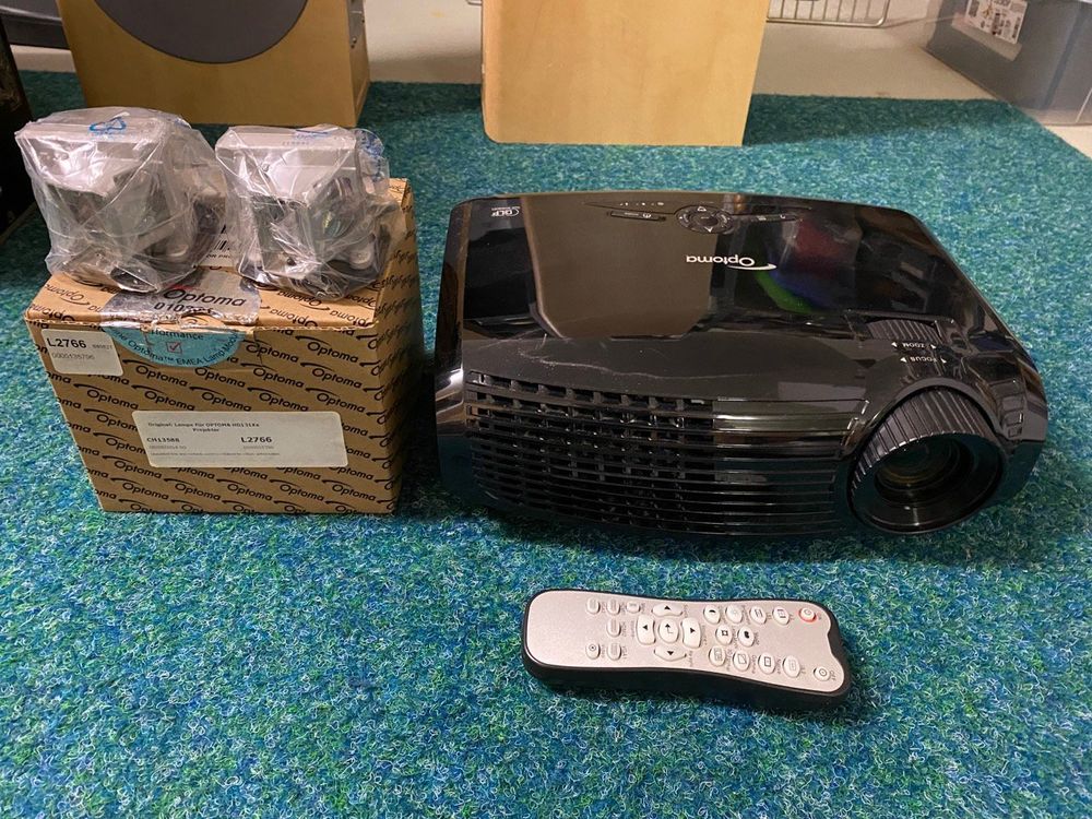 Optoma Beamer Full HD 1080p mit 2 Ersatzlampen (Gebraucht) in Zwillikon ...