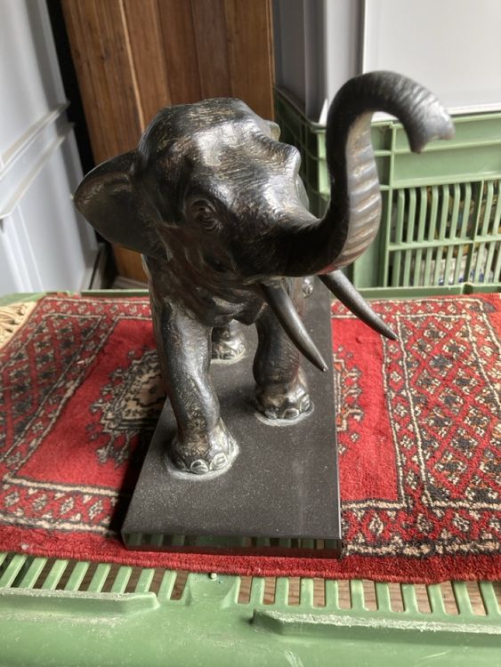 Sculpture éléphant en bronze, sur socle (Gebraucht) in Lully FR für CHF 150 – mit Lieferung auf ...