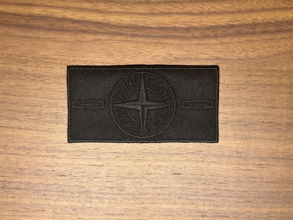 Patch Stone Island “Ghost Black” (Gebraucht) in Clarens für CHF 20 ...