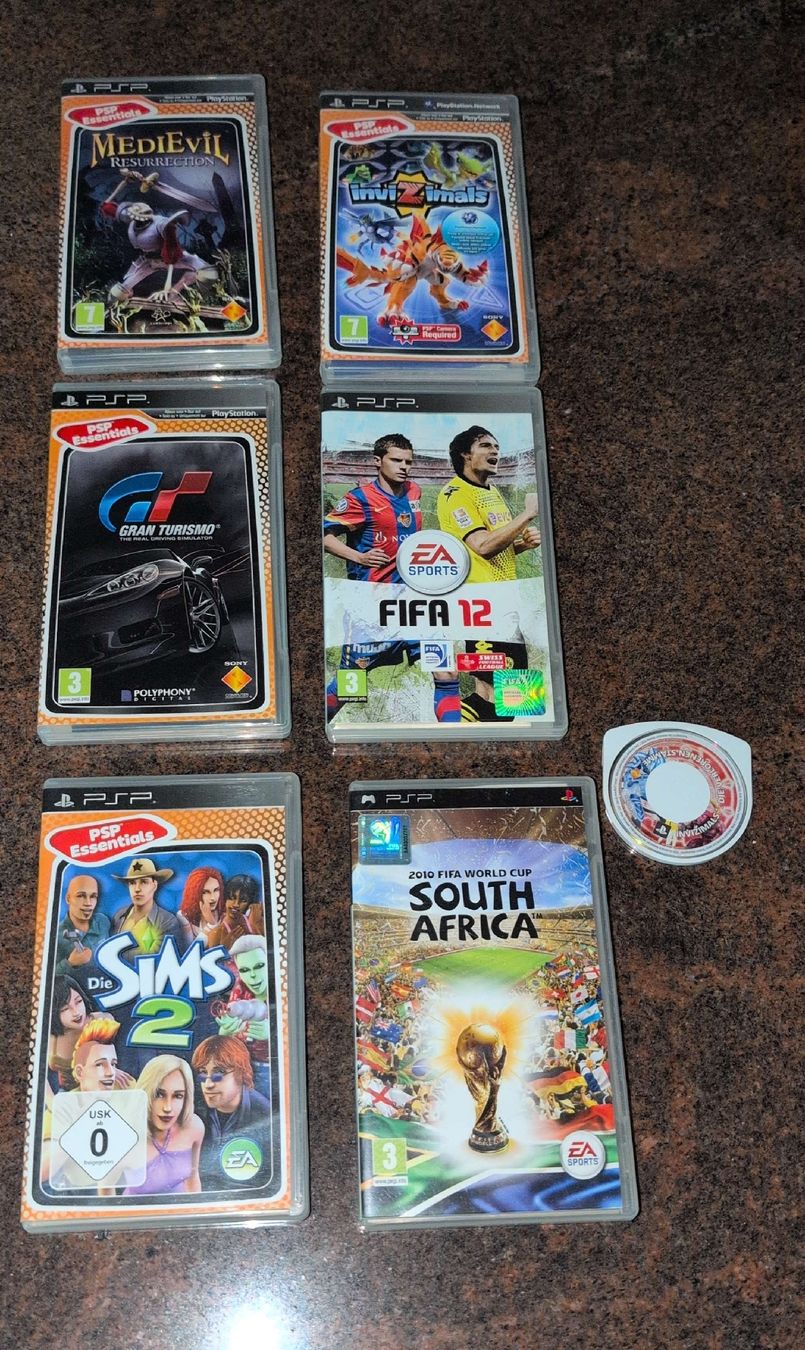 PSP Game Bundle: Medievil, Sims 2, FIFA, Gran Turismo! (Gebraucht) in ...