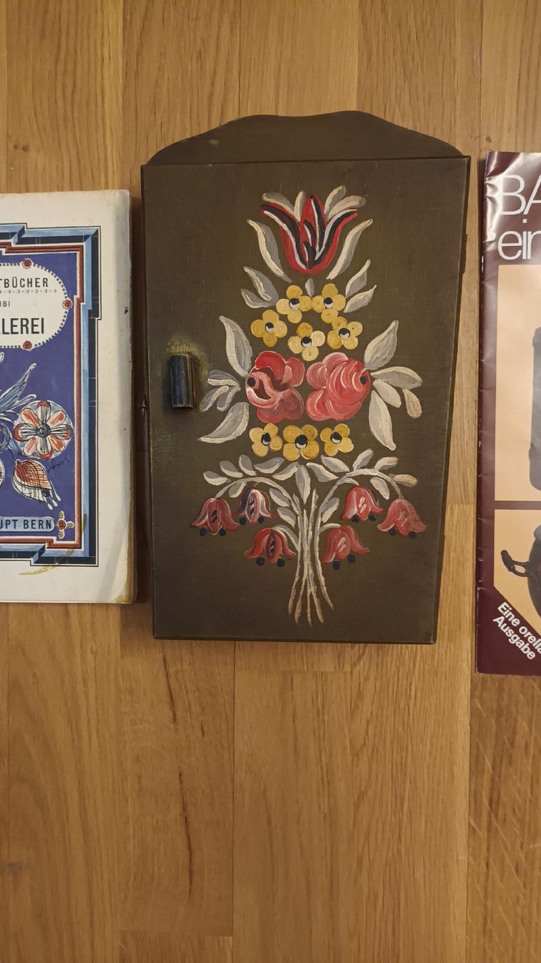 2 Büchlein über Bauernmalerei +1 Schlüsselkästchen (Gebraucht) in chur ...
