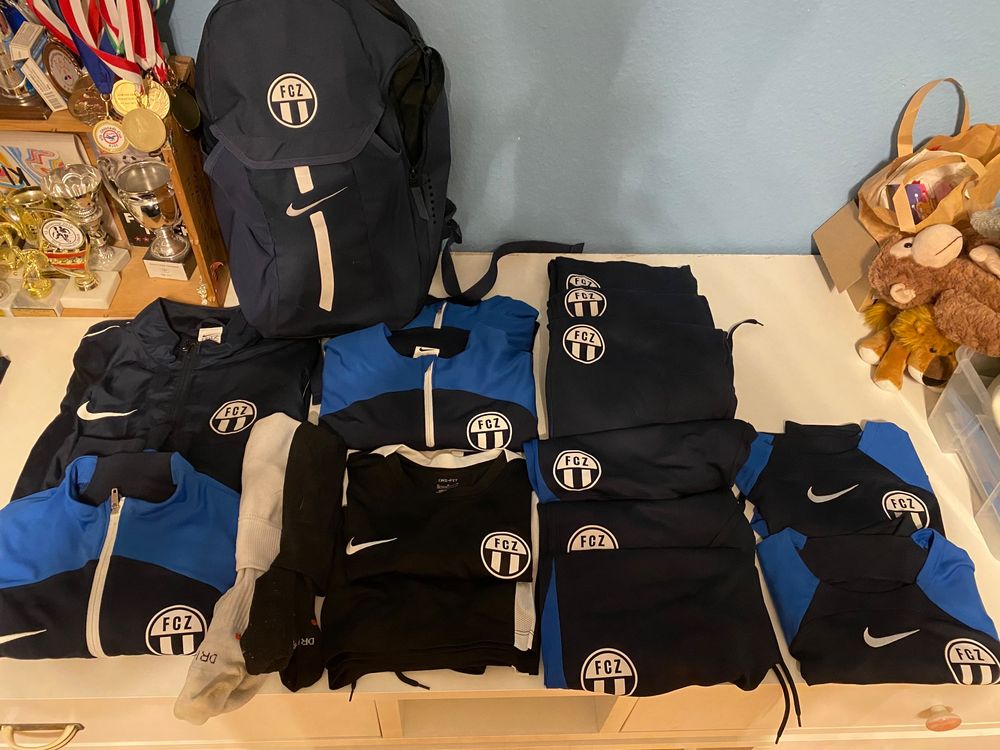 Komplette FCZ Academy Ausstattung | Kaufen auf Ricardo