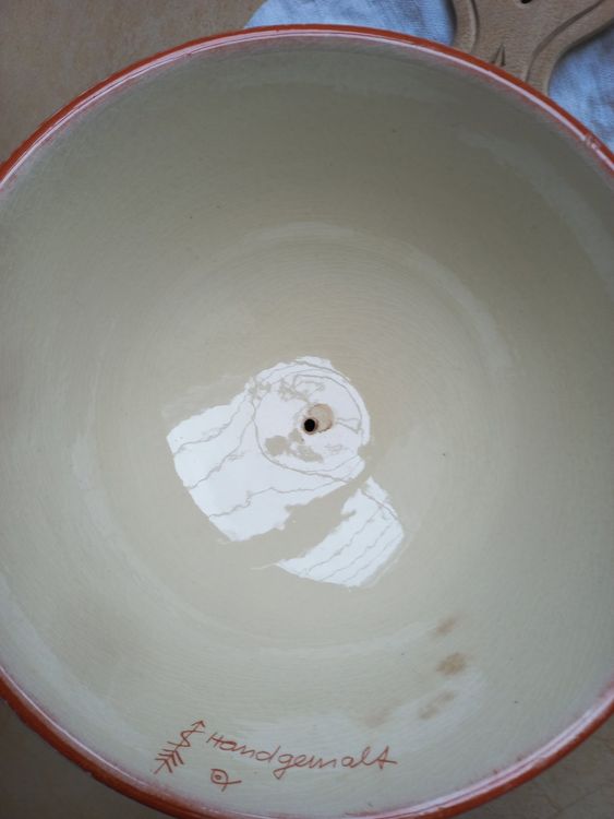 Wunderschöne, handgemachte Keramik-Käseglocke mit Holzbrett (Gebraucht ...