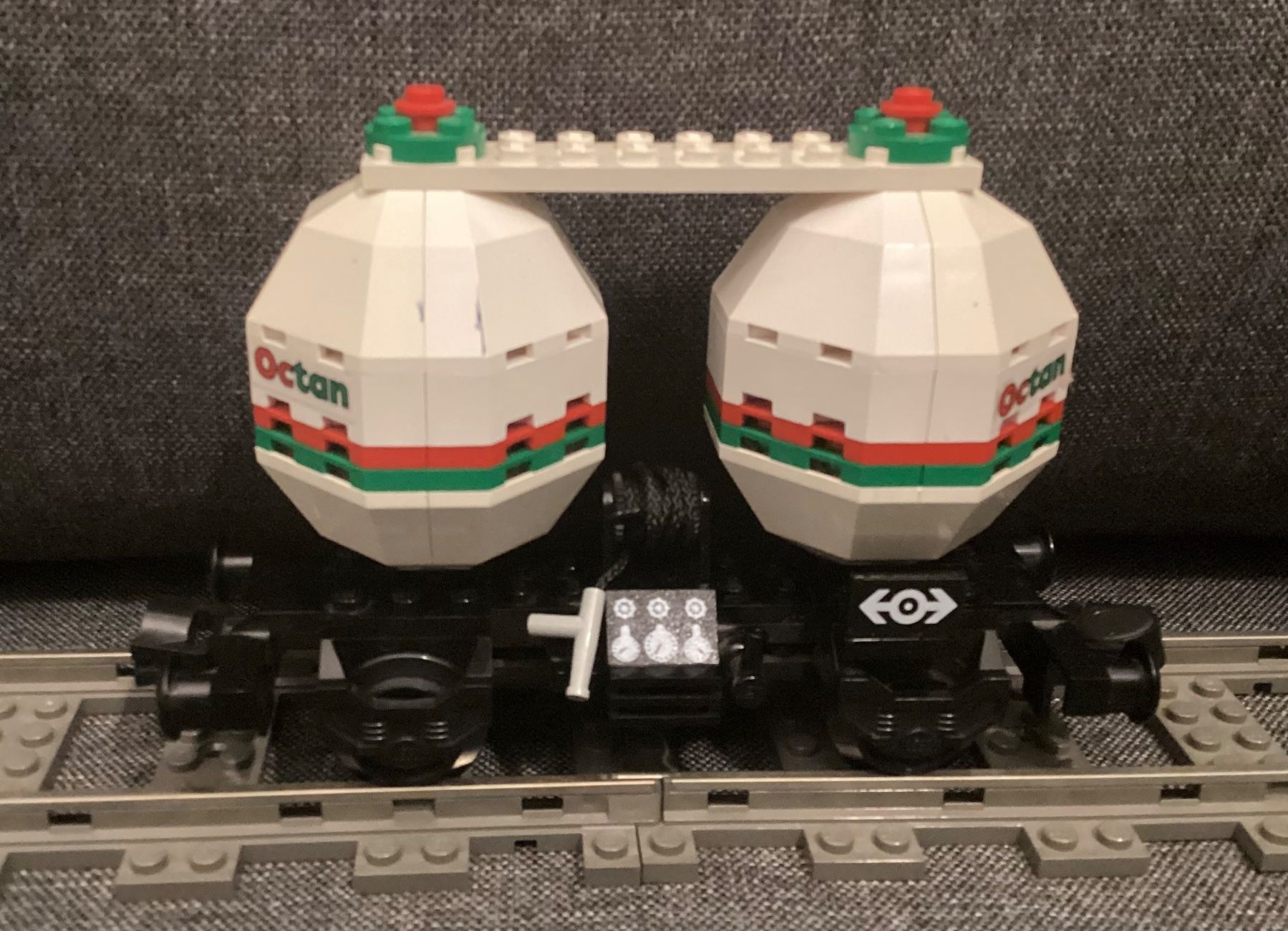LEGO System 4537 Eisenbahn Züge 9v Octan Tankwagen (Gebraucht) in ...