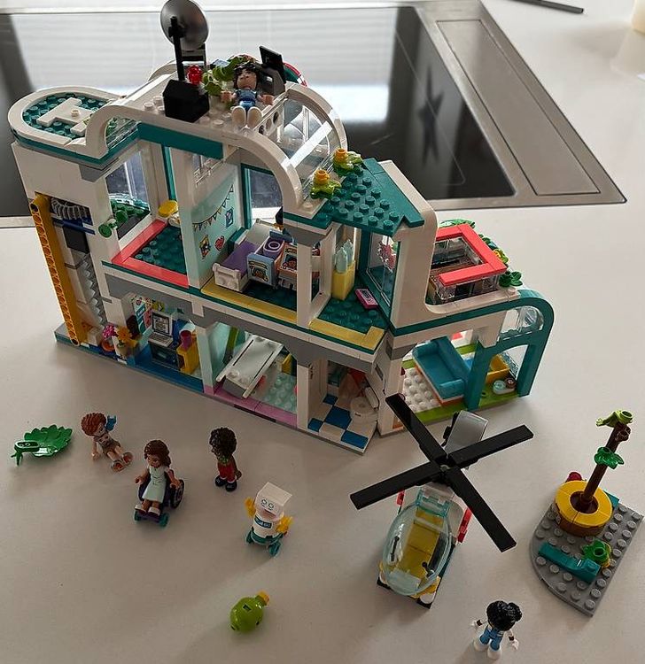 Lego Friends Heartlake City Krankenhaus (Gebraucht) in Stetten SH für CHF 20 – mit Lieferung auf ...