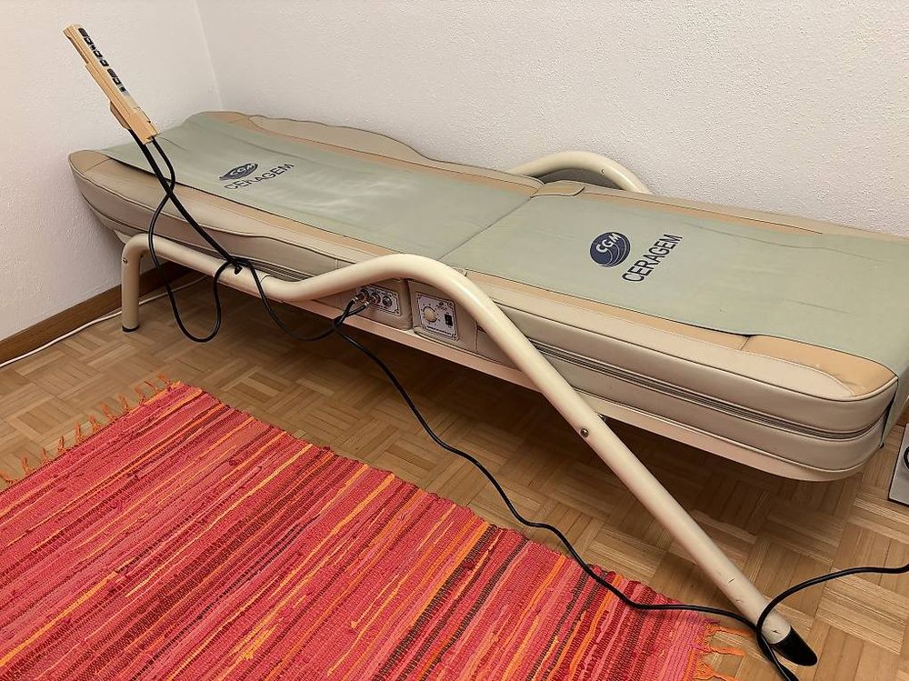 Ceragem Massageliege (Gebraucht) in Ins für CHF 350 – nur Abholung auf Ricardo kaufen