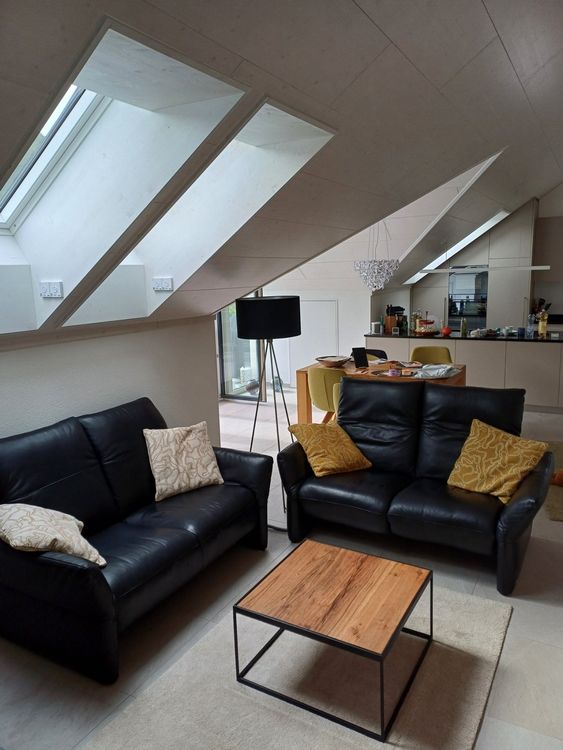 Bequemes Ledersofa 2er mit Relaxfunktion | Kaufen auf Ricardo