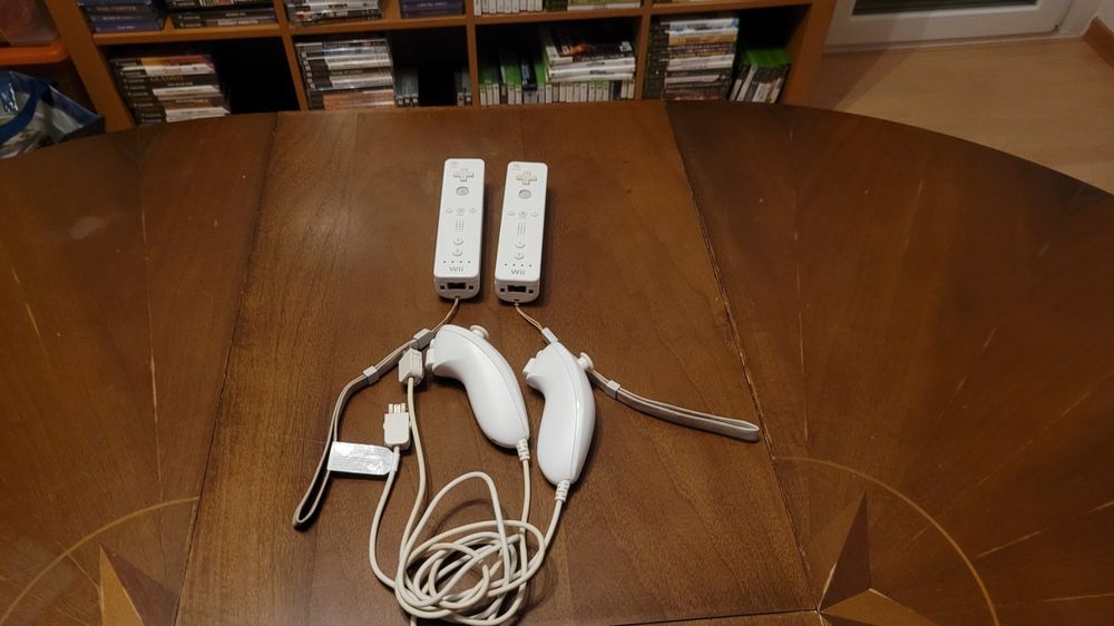 2x Wii Remote + Nunchuk Original | Kaufen auf Ricardo