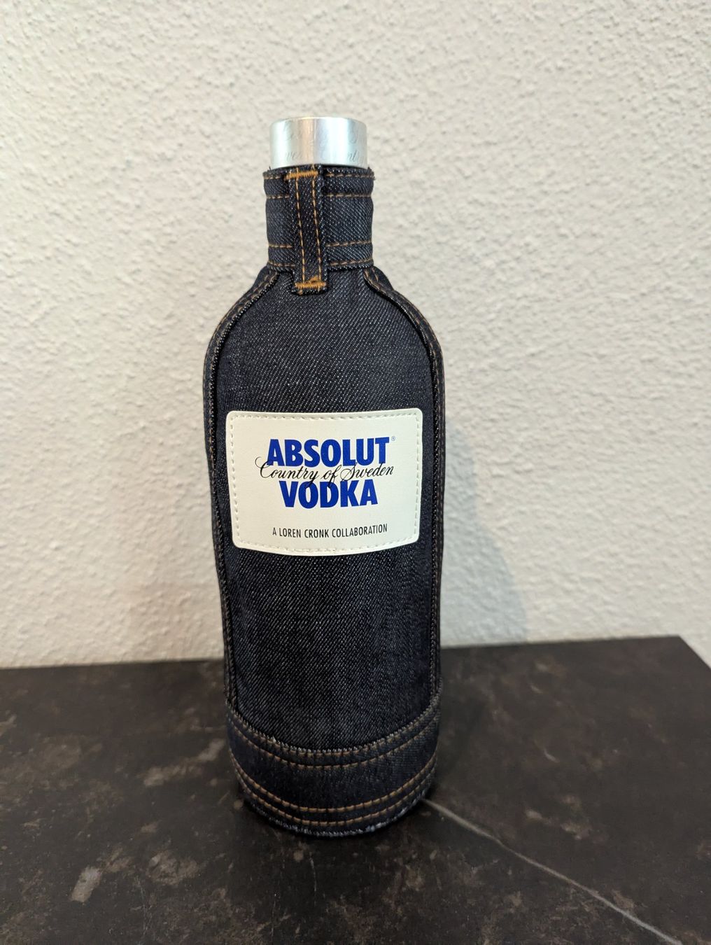 Absolut Vodka 1l LOREN CRONK (JEANS) (Neu und originalverpackt) in Flawil für CHF 150 – mit ...