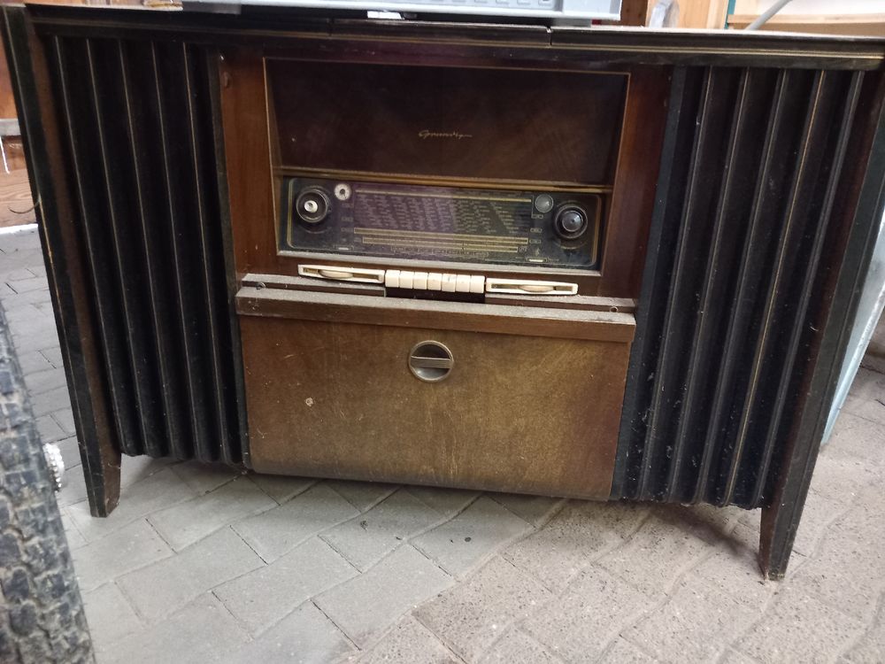 Grundig Musikschrank Plattenspieler Tonband (Gebraucht) in Gähwil für CHF 2 – nur Abholung auf ...