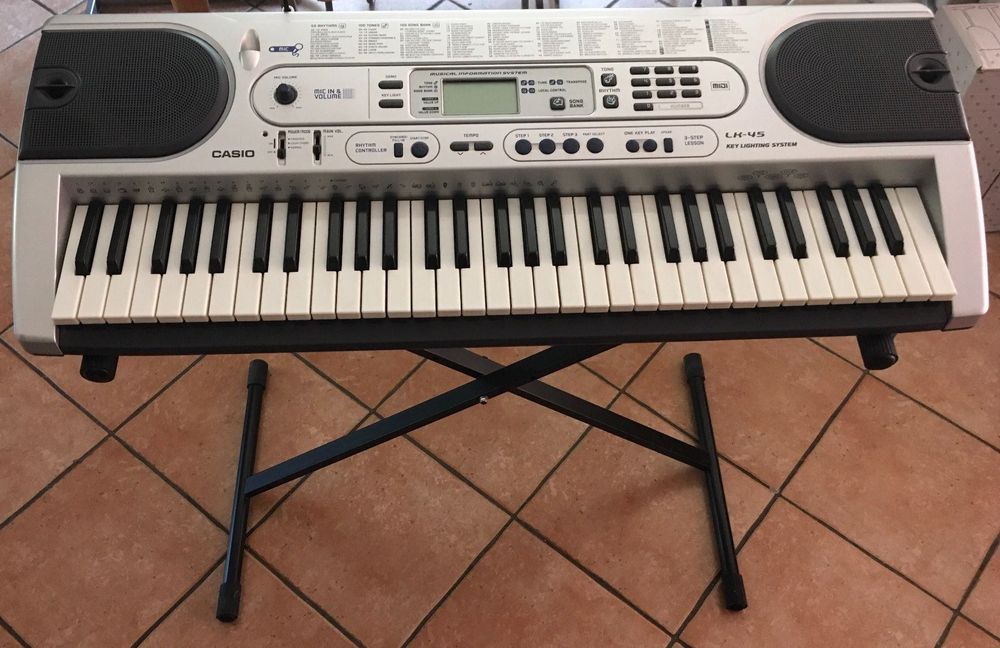 Casio LK-45 Keyboard mit Ständer | Kaufen auf Ricardo