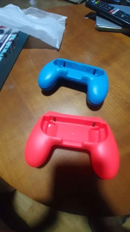 NEU 2 Griff-Halterung für Nintendo Switch Joy-Con Weiss (Neu und originalverpackt) in Wittenbach ...