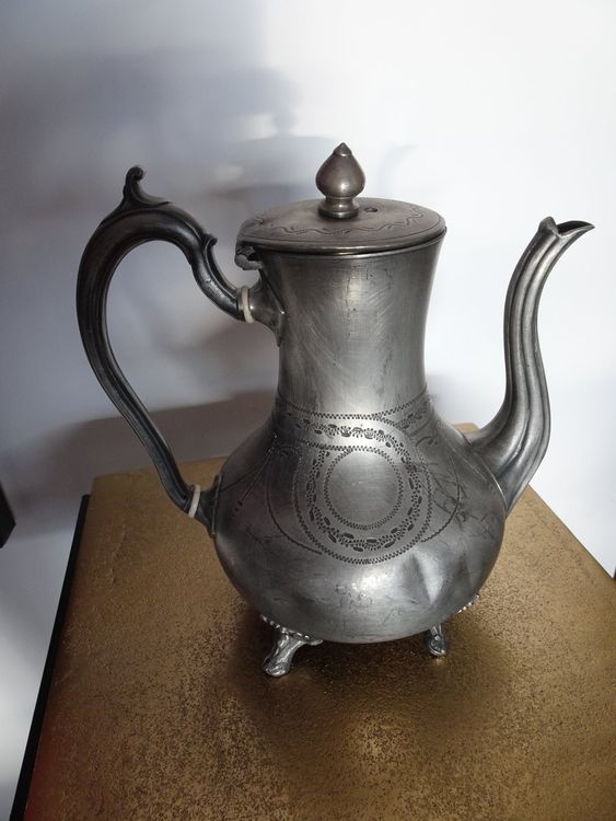 alte Zinnkanne mit Verzierung | Kaufen auf Ricardo