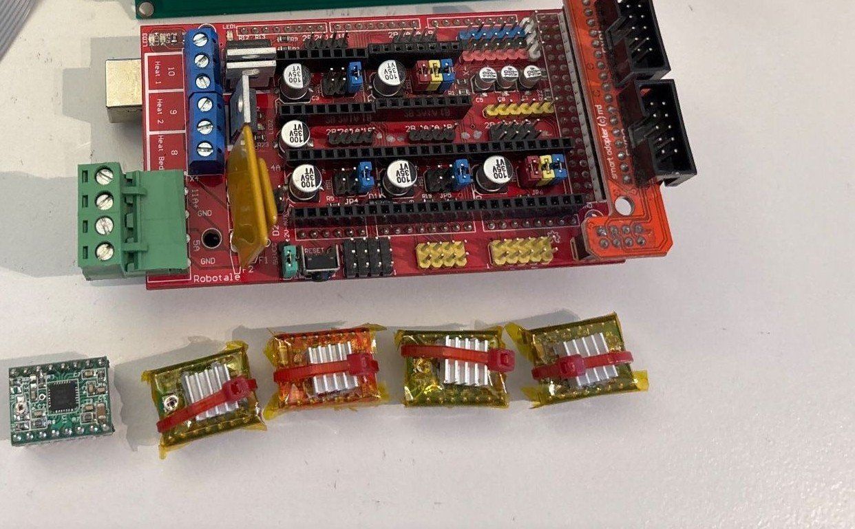 Mainbord Ramps 1.4 + Arduino Mega + 5 drivers (Defekt) in Montreux für ...