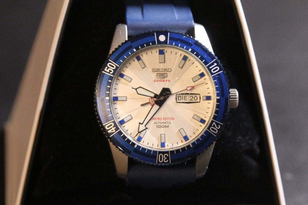 Seiko 5 Sports Day-Date Mount Fuji Limited Edition | Acheter sur Ricardo