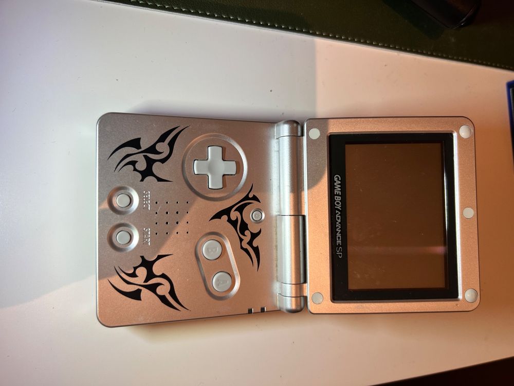 Gameboy Advance SP Tribal inkl Ladekabel (Gebraucht) in für CHF 61.9 ...