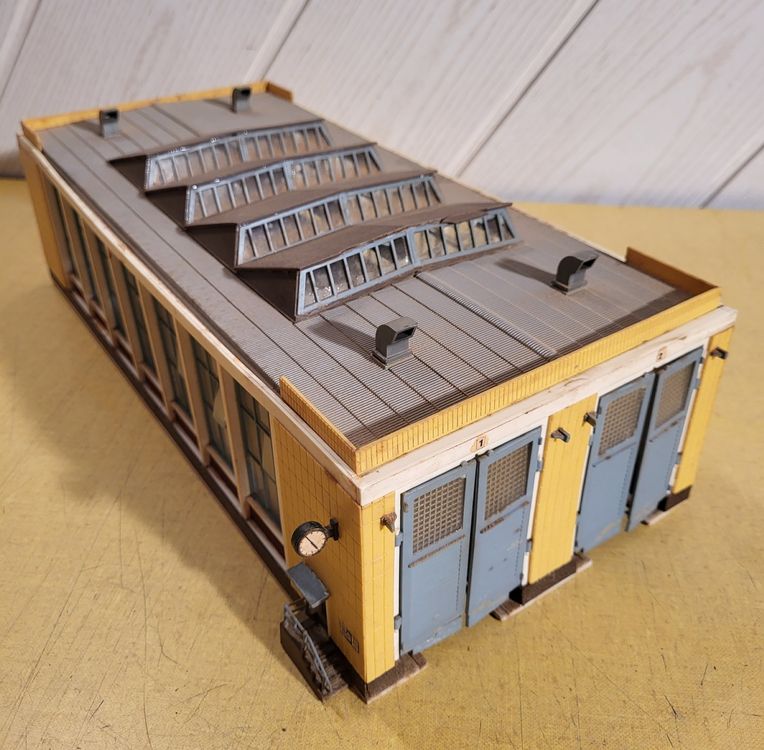 LOKREMISE - HO - 2 Gleisig - L=35 cm / B=17 cm / H=11 cm (Gebraucht) in ...