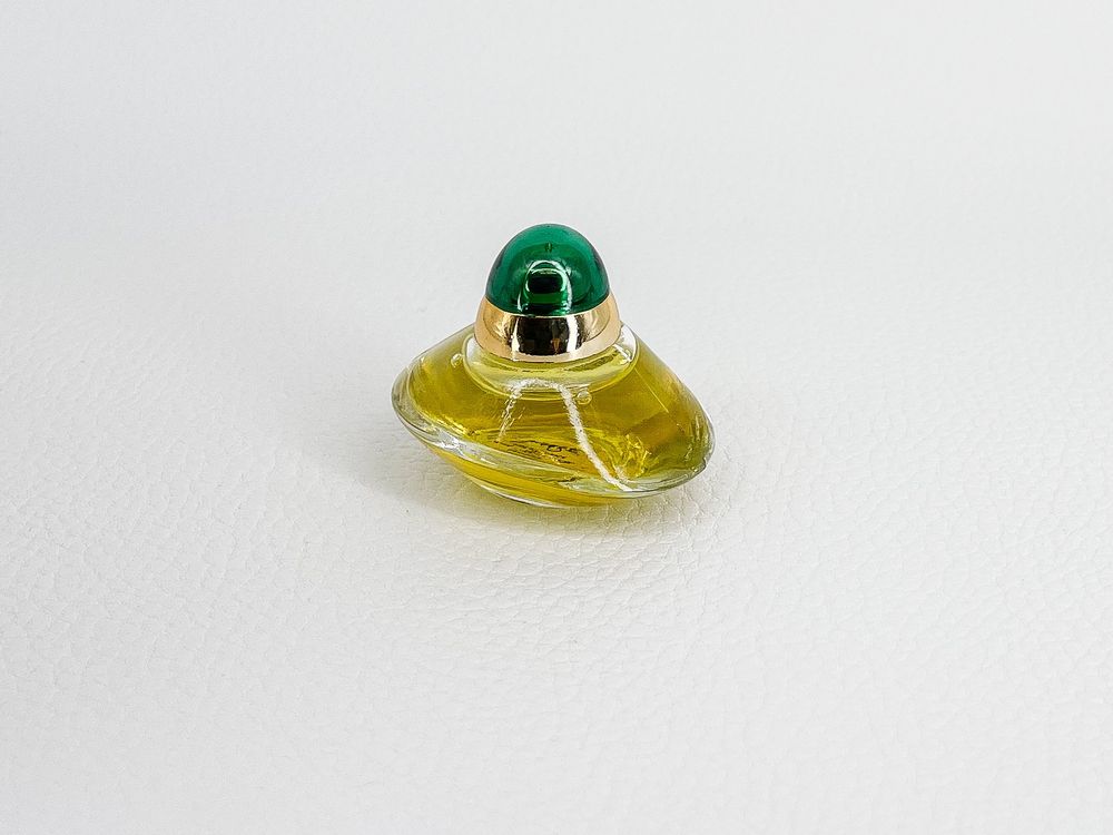 Volupte by Oscar de la Renta Mini Parfum / 4ml | Kaufen auf Ricardo