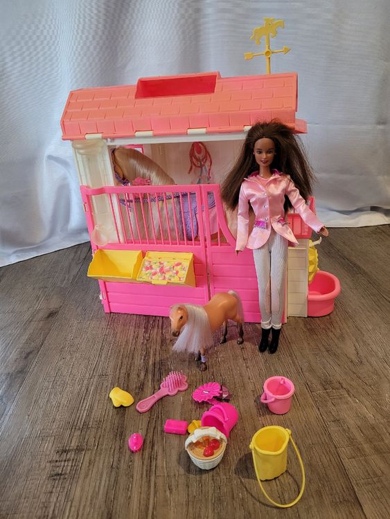Barbie Pferd Leckermaul und Stall Set (Gebraucht) in Niederbuchsiten ...