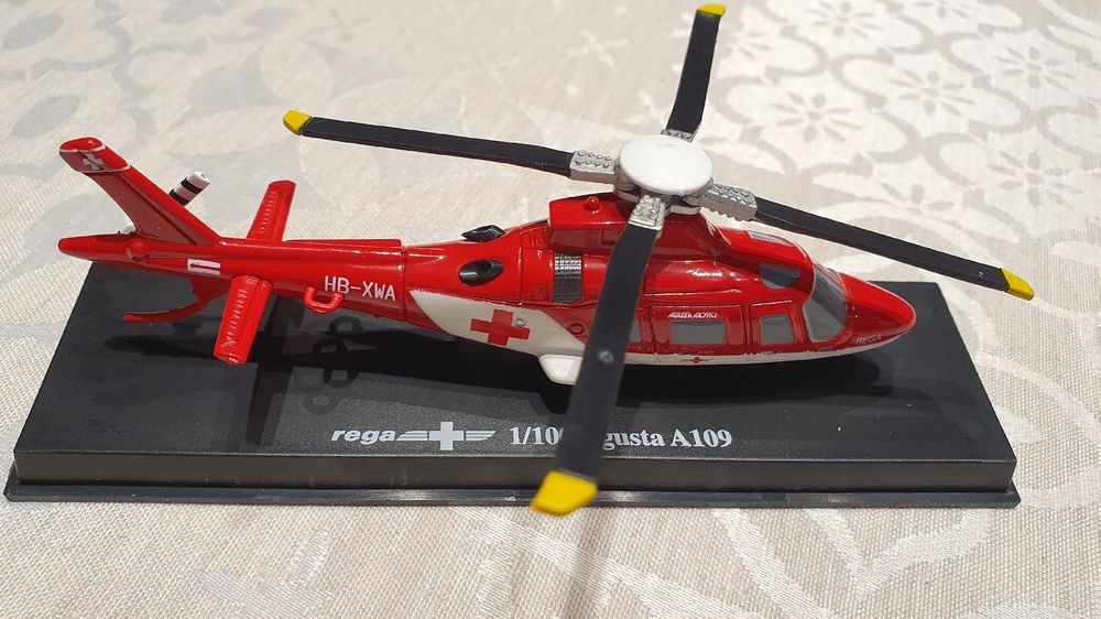 Hélicoptère REGA Agusta A109, 1/100, modèle réduit rare (Neuf (Voir ...