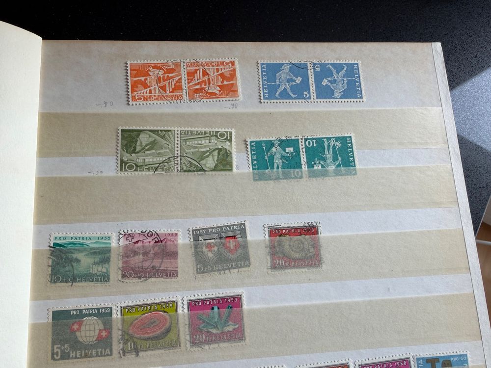Album mit Schweizer Briefmarken (u.a. mit Kehrdrucken) (Gebraucht) in Meggen für CHF 1 – mit ...