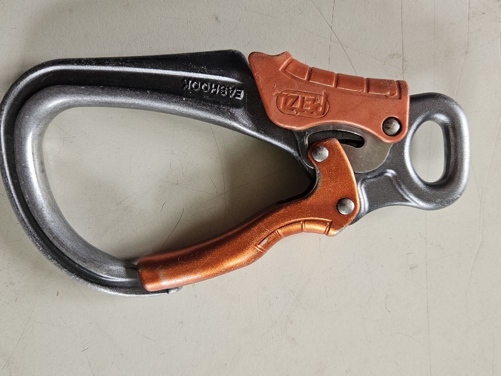 18x PETZL Eashook Karabiner, Top Zustand, ideal für Bergstei (Gebraucht ...