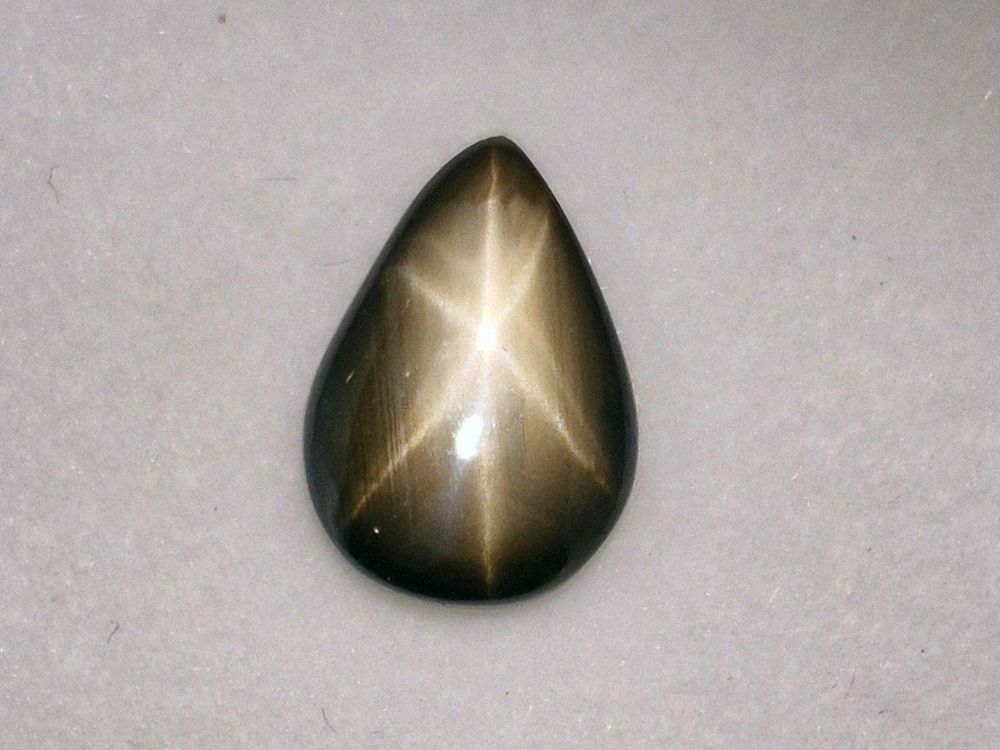 Sternsaphir schwarz 3.73ct. mit Zertifikat natürlich (Neu und ...