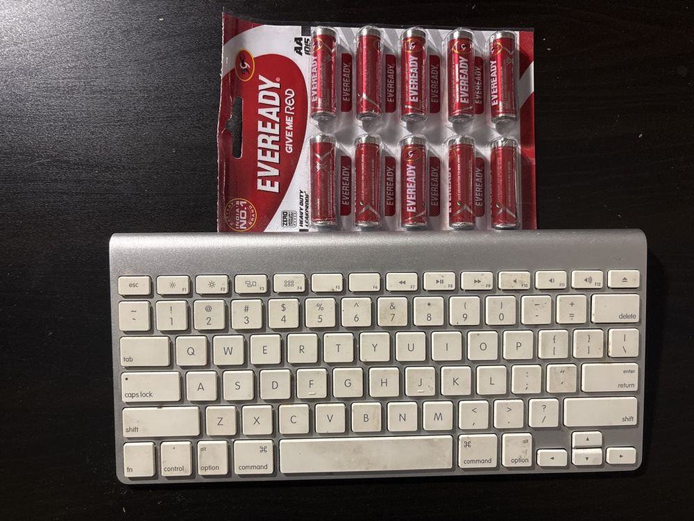Apple Magic Keyboard with 10 free batteries (Gebraucht) in Zürich für ...