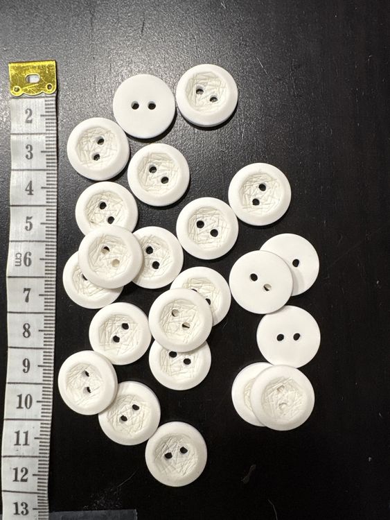 Knöpfe weiss (Neu (gemäss Beschreibung)) in Anglikon für CHF 2 – mit Lieferung auf Ricardo kaufen