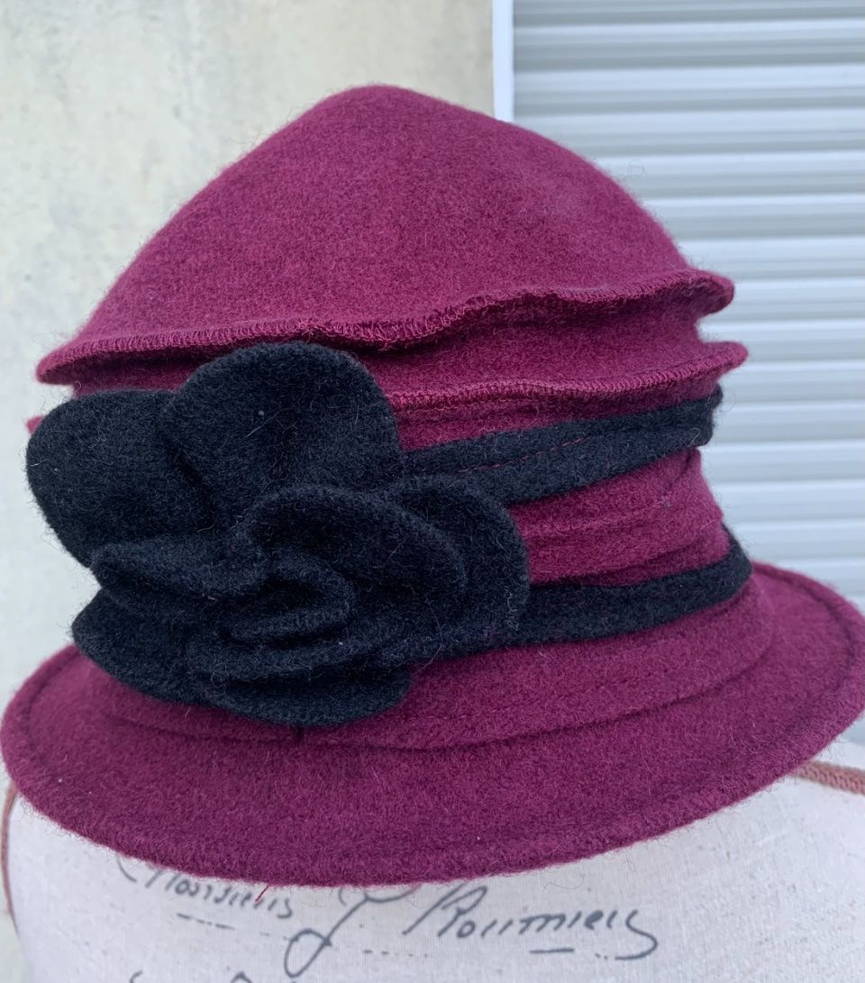 Superbe chapeau cloche 100%LAINE bordeau et noir ONE SIZE (Neuf (Voir ...