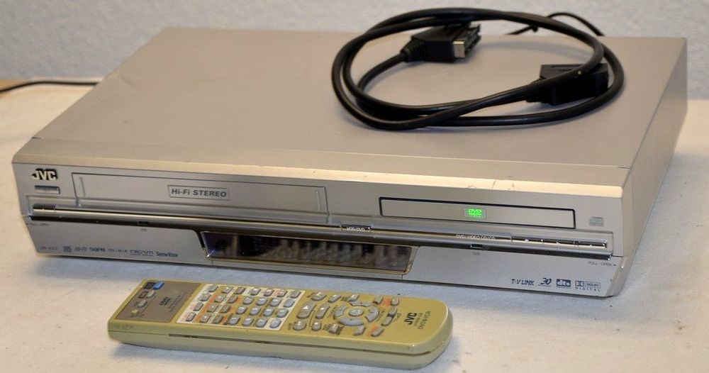 Combo DVD VHS JVC HR-XV3EF (Gebraucht) in Collonges für CHF 100 – mit Lieferung auf Ricardo kaufen