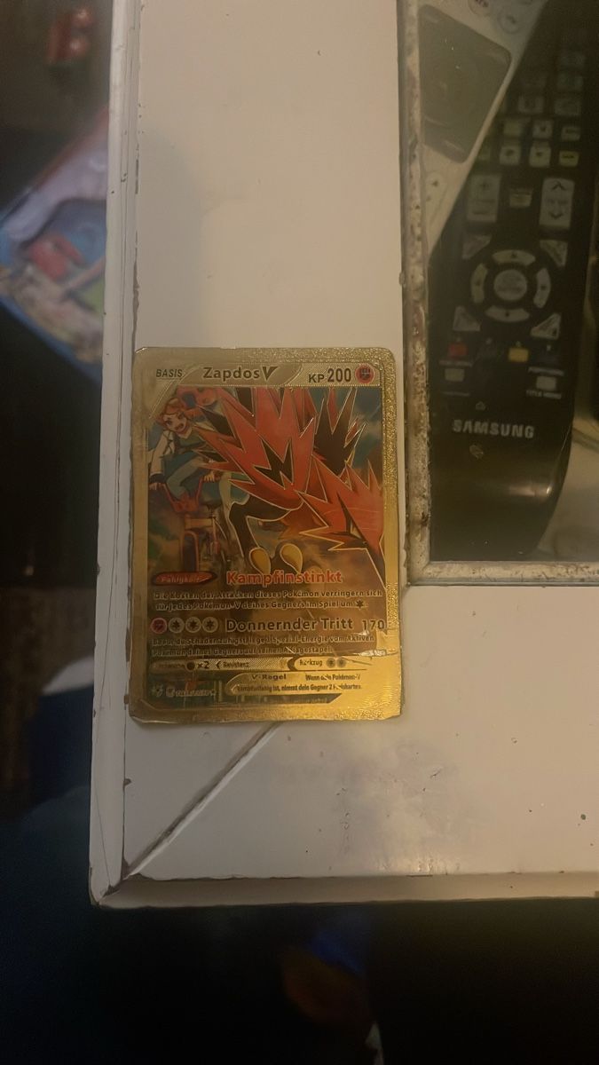 Goldene Zapdos V Pokémon Karte - Seltenes Sammlerstück! (Gebraucht) in ...