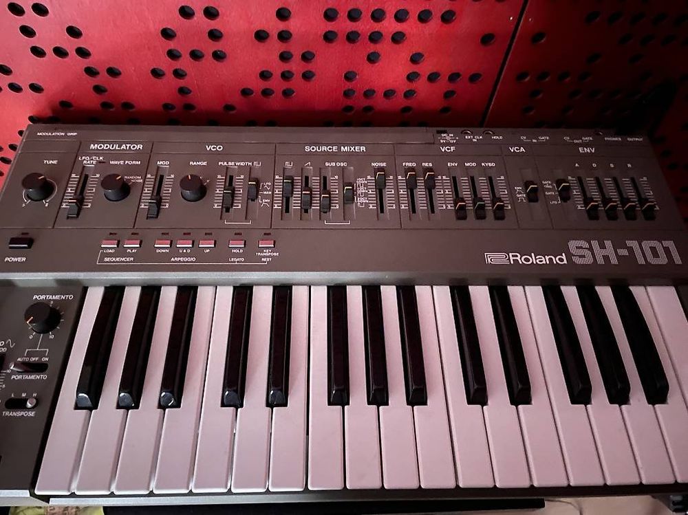 Roland SH 101 Synth (Gebraucht) in Lostallo für CHF 1260 – mit Lieferung auf Ricardo kaufen