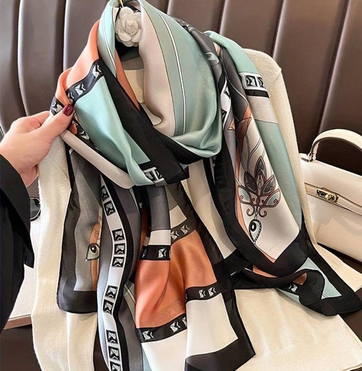 XXL Foulard in Pastell Farben NEU (Gebraucht) in Bern für CHF 8.4 – mit Lieferung auf Ricardo kaufen