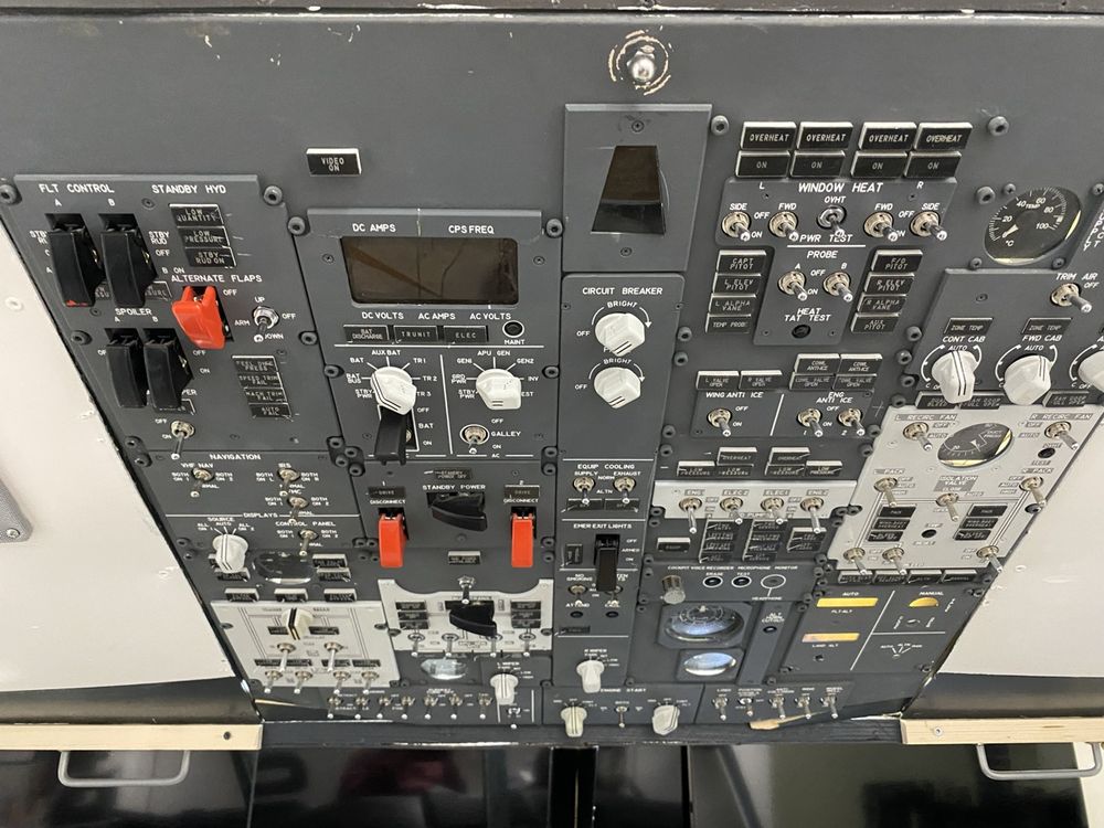 Homecockpit Overhaedpanel B737 (Gebraucht) in Oberwil BL für CHF 150 ...