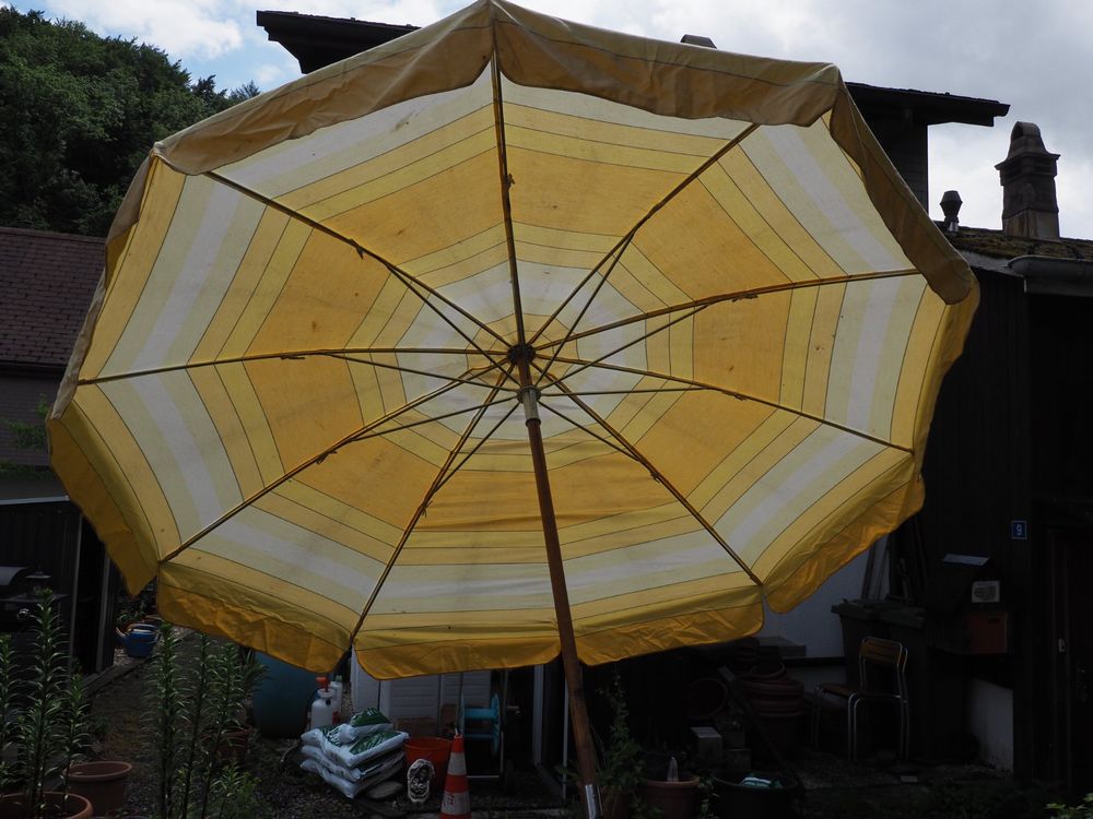 Sonnenschirm Glatz Alexo, rund mit Volant (Defekt) in Schänis für CHF ...