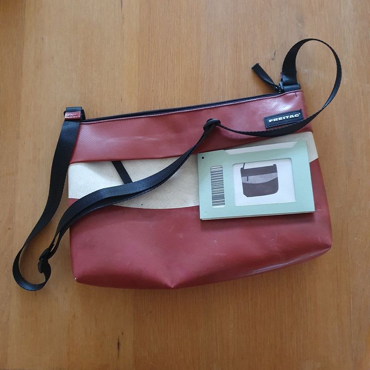 Freitag F553 LOU, rot | Kaufen auf Ricardo