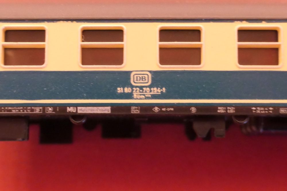 3 Minitrix DB- Schnellzugwagen beige/ozeanblau, OVP (Gebraucht) in Höfen b. Thun für CHF 36 ...