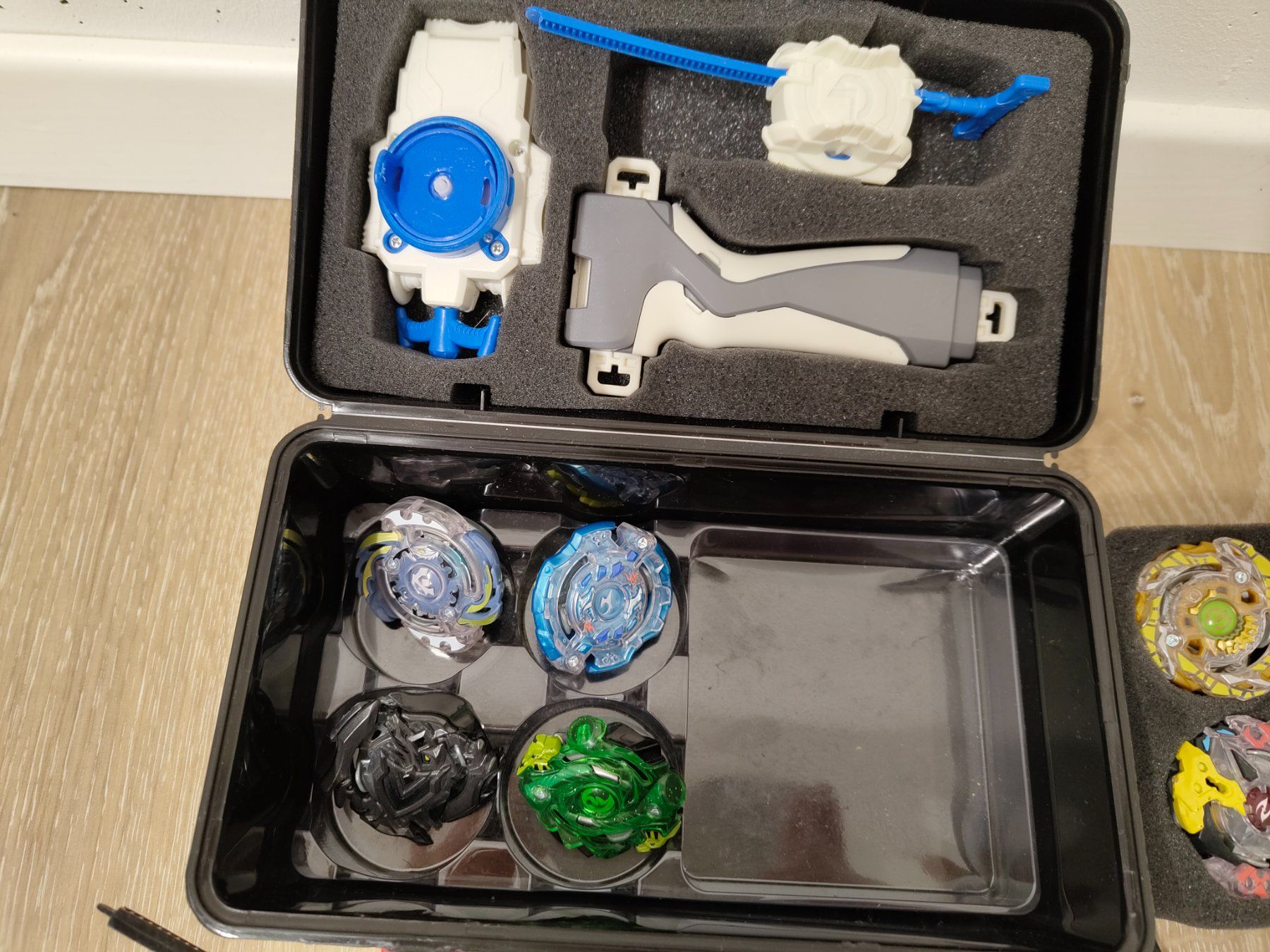 Beyblade Set mit 12 Beyblades (Gebraucht) in Rupperswil für CHF 21 ...