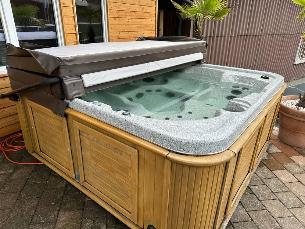 Grosses Whirlpool ARCTIC SPAS Jacuzzi Hot Tub für 6 Personen (Gebraucht ...