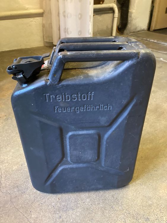 Treibstoff Kanister Stahl 20 l (Gebraucht) in Reitnau für CHF 1 – mit ...