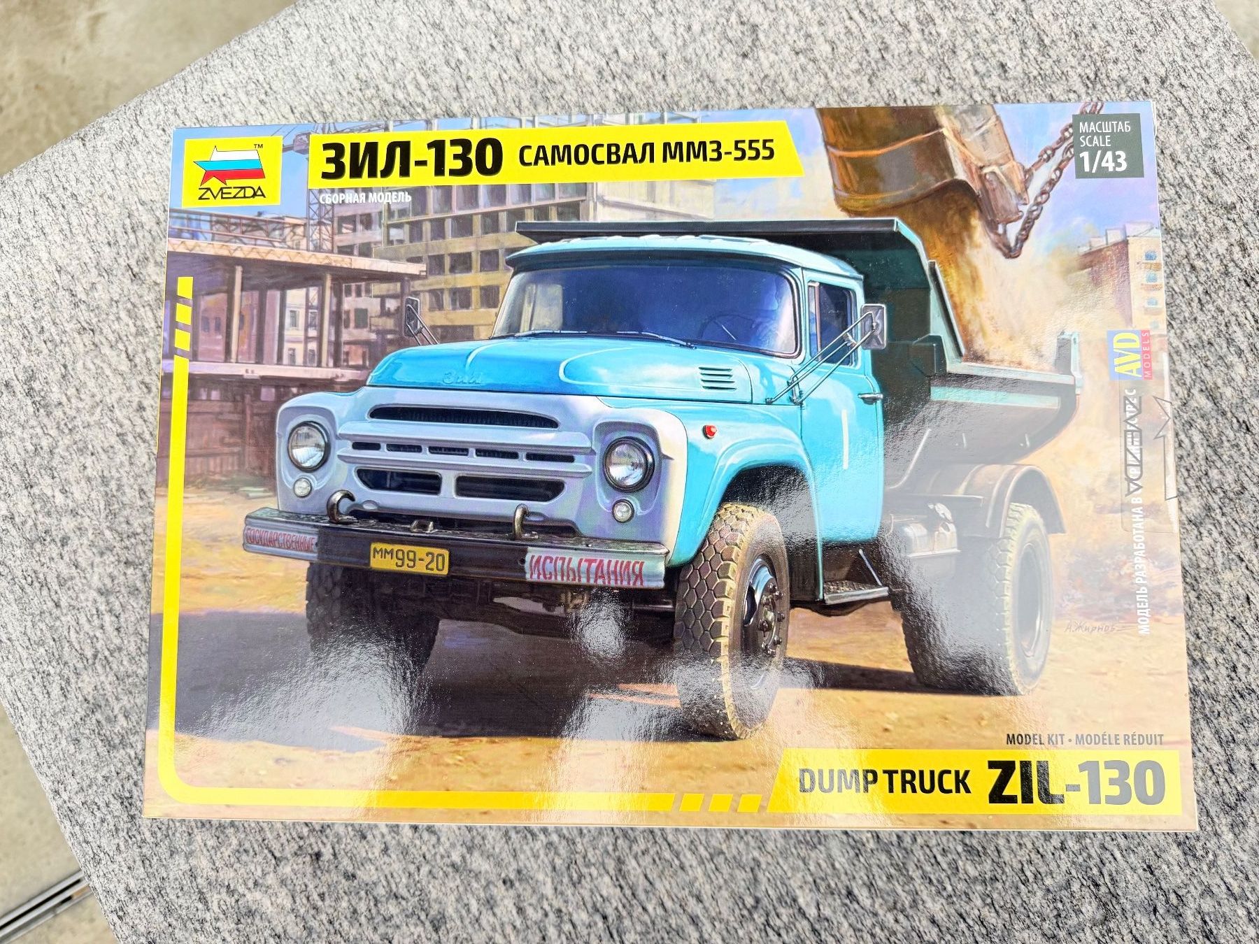 ⭐️ Zvezda 1:43 Dump Truck ZIL 130 Bausatz ⭐️ (Neu und originalverpackt ...