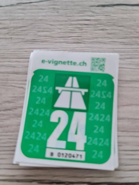 Autobahnvignette 2024 (Neu und originalverpackt) in Samstagern für CHF 35 – mit Lieferung auf ...