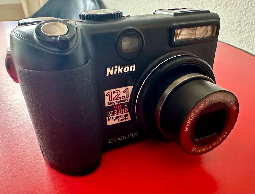 NIKON COOLPIX P5100 mit 12.1 Megapixels inkl. Originalakku (Gebraucht ...