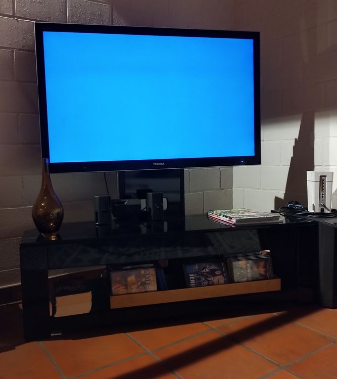 Toshiba Fernseher ( 1 Meter 20 Diagonale) mit Gestell,Metal (Gebraucht ...