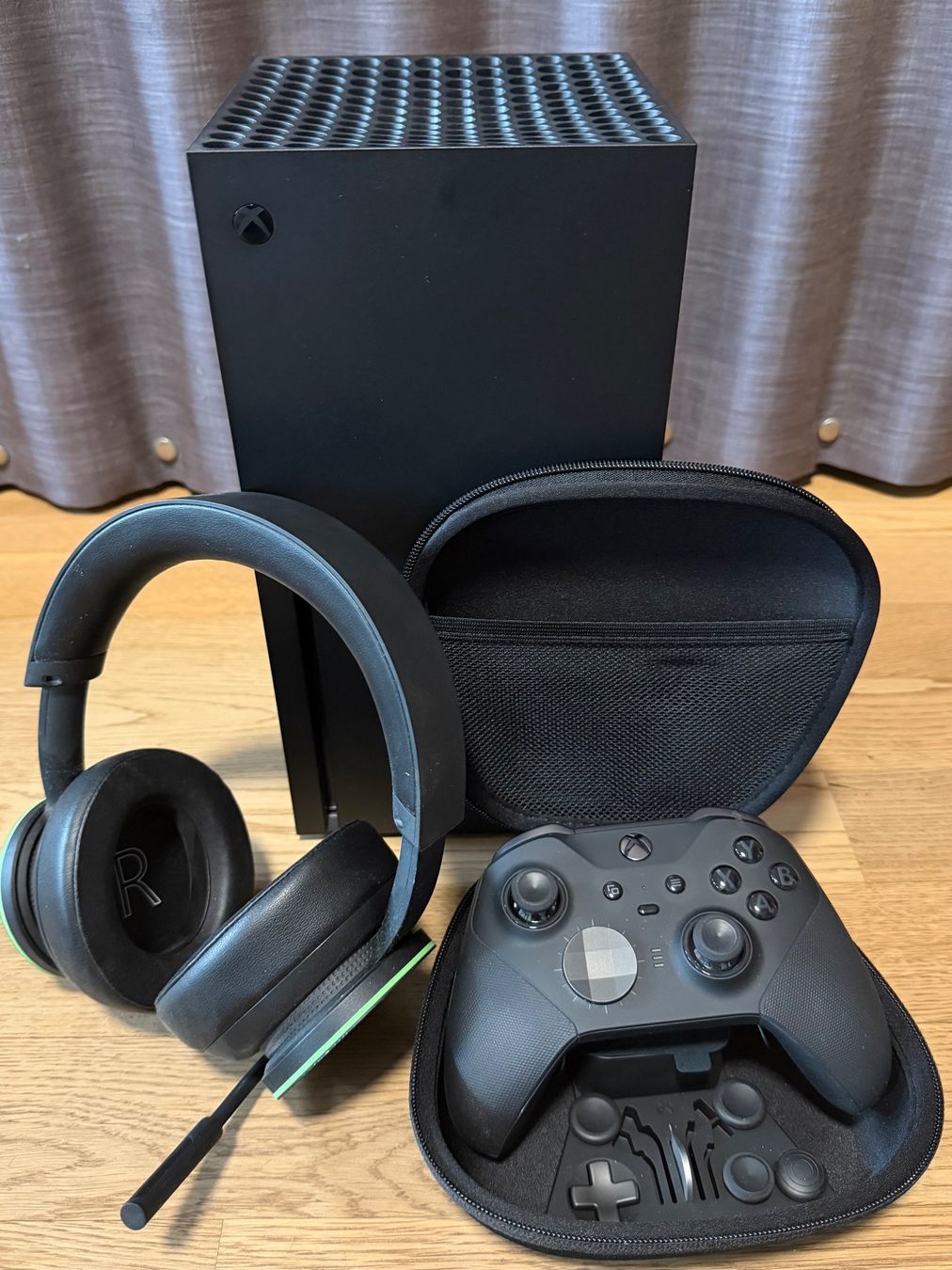 Xbox Series X + Elite Series 2 Controller + Wireless Headset (Gebraucht ...