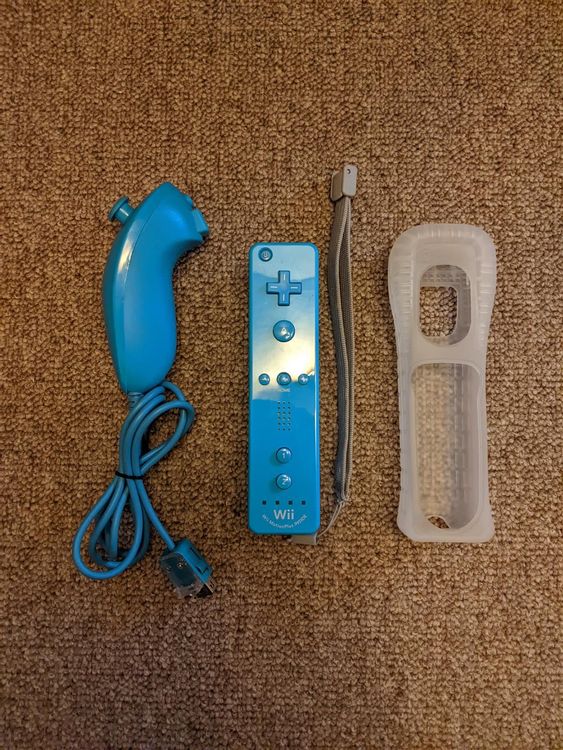Original Nintendo WiiMote + Nunchuck (Gebraucht) in Menziken für CHF 35 – mit Lieferung auf ...