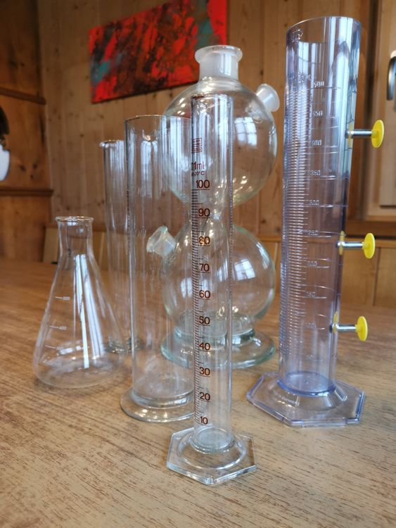 Laborglas Sammlung - Erlenmeyerkolben, Messzylinder, Kolben (Gebraucht) in Berken für CHF 2 ...
