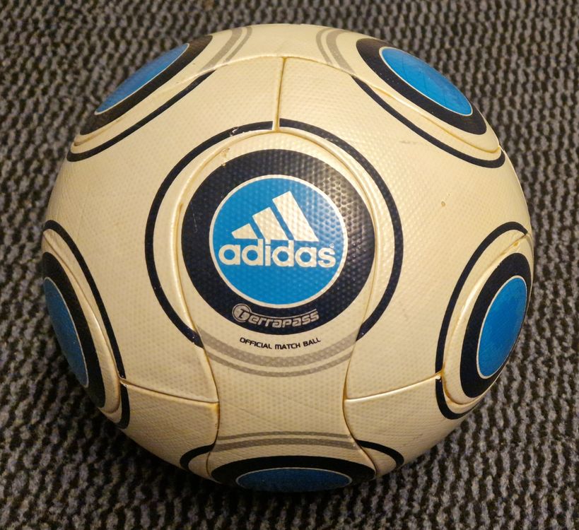 Adidas Terrapass Official Match Ball OMB (Gebraucht) in Zürich für CHF ...