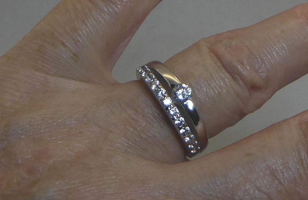 Ring 925 Silber mit synthetischen Steinen (Gebraucht) in Muri AG für ...